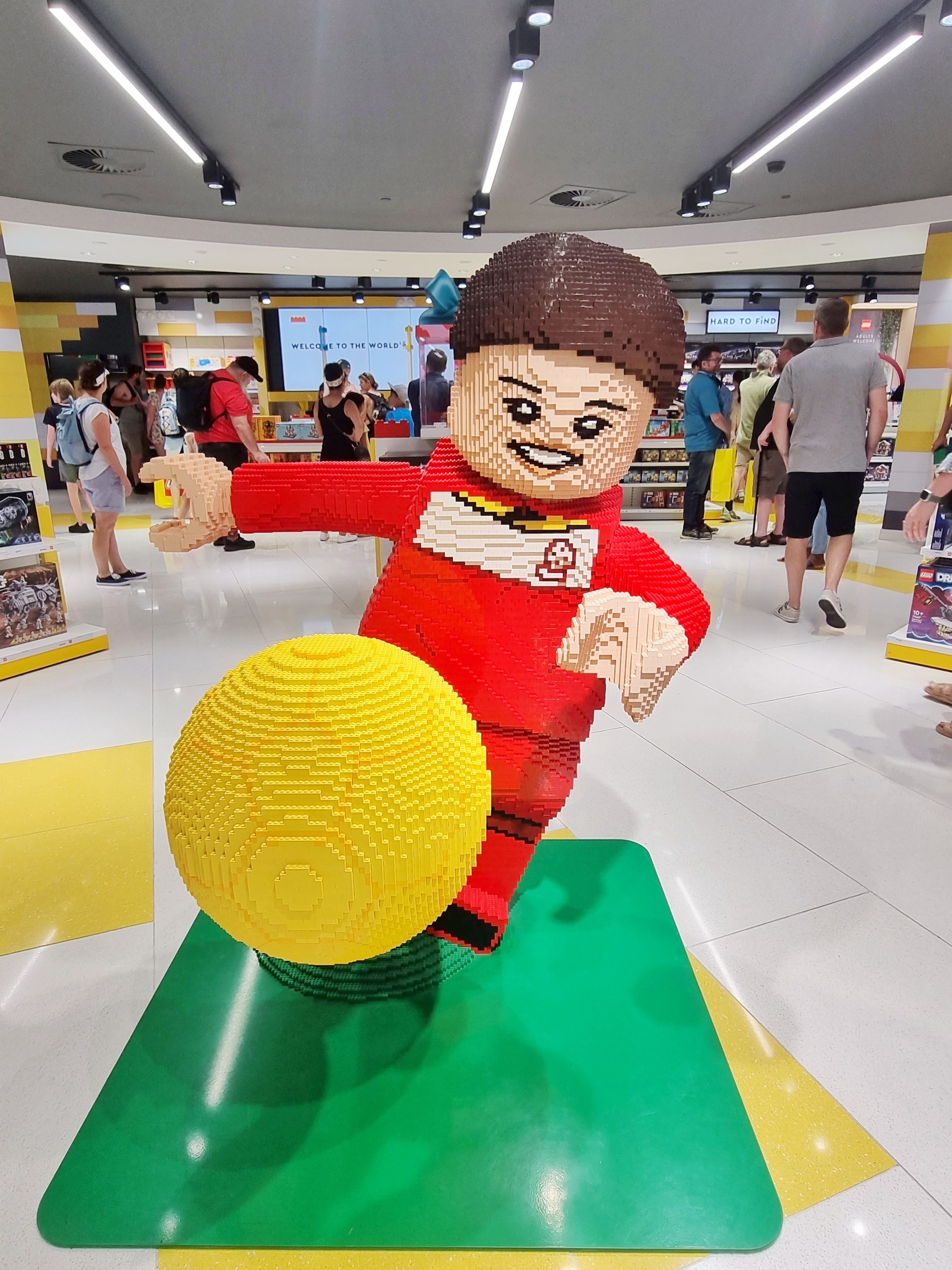 World's Largest Lego Store in Sydney | Stunning Lego Sculptures
