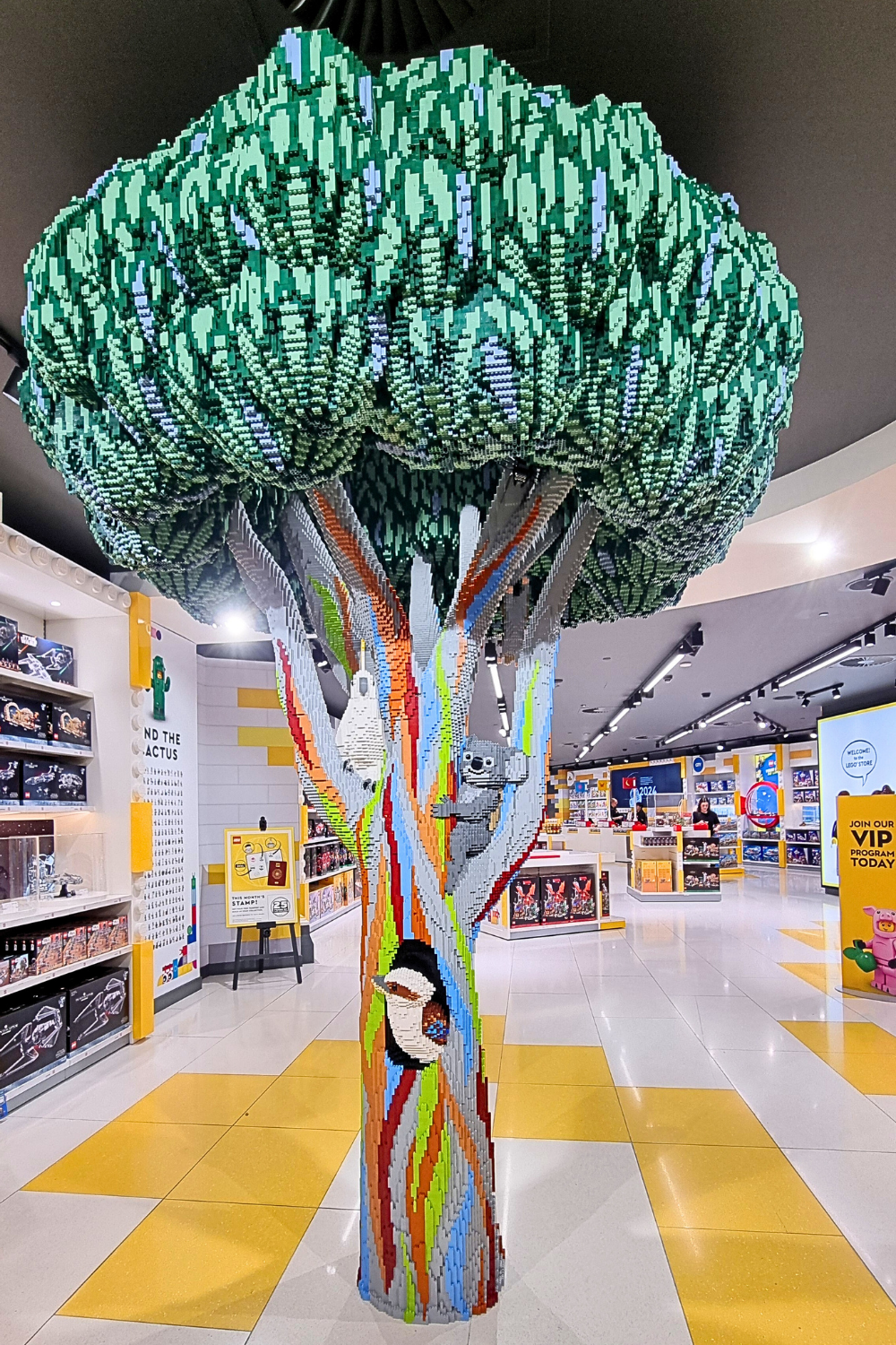World's Largest Lego Store in Sydney | Stunning Lego Sculptures