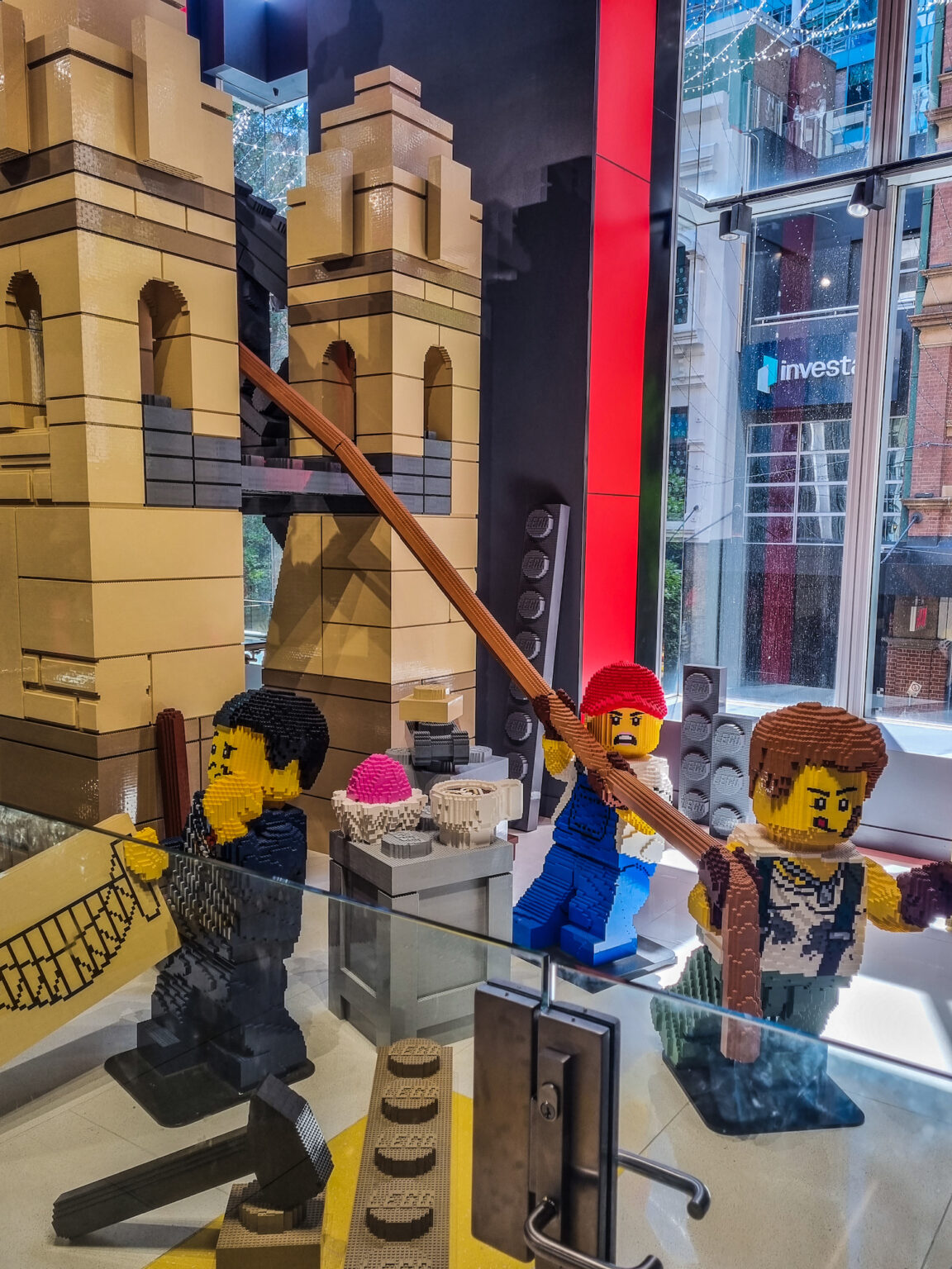 World's Largest Lego Store in Sydney | Stunning Lego Sculptures